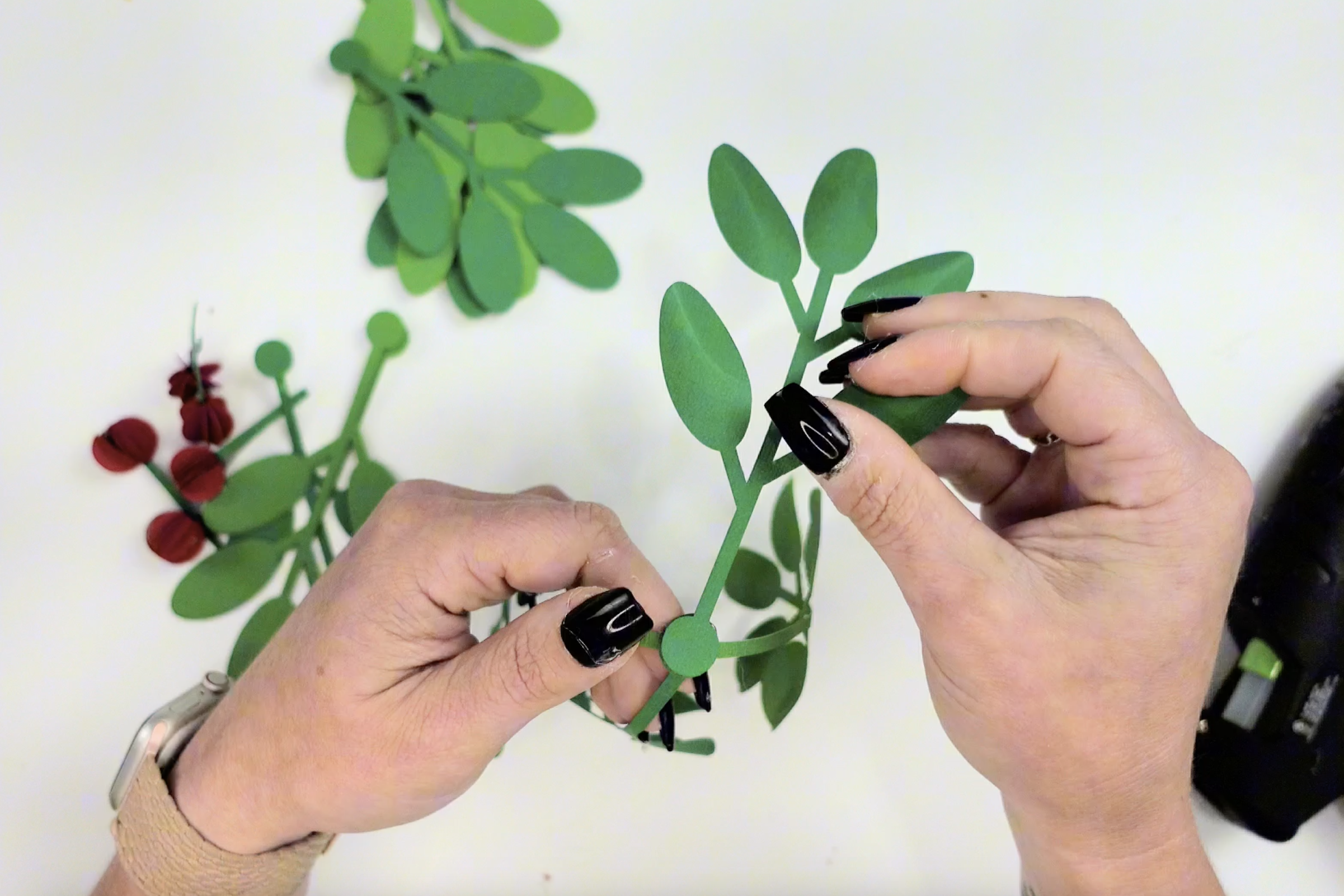 Mistletoe SVG Free Download for Cricut | 3D Paper Craft - Dinosaur Mama