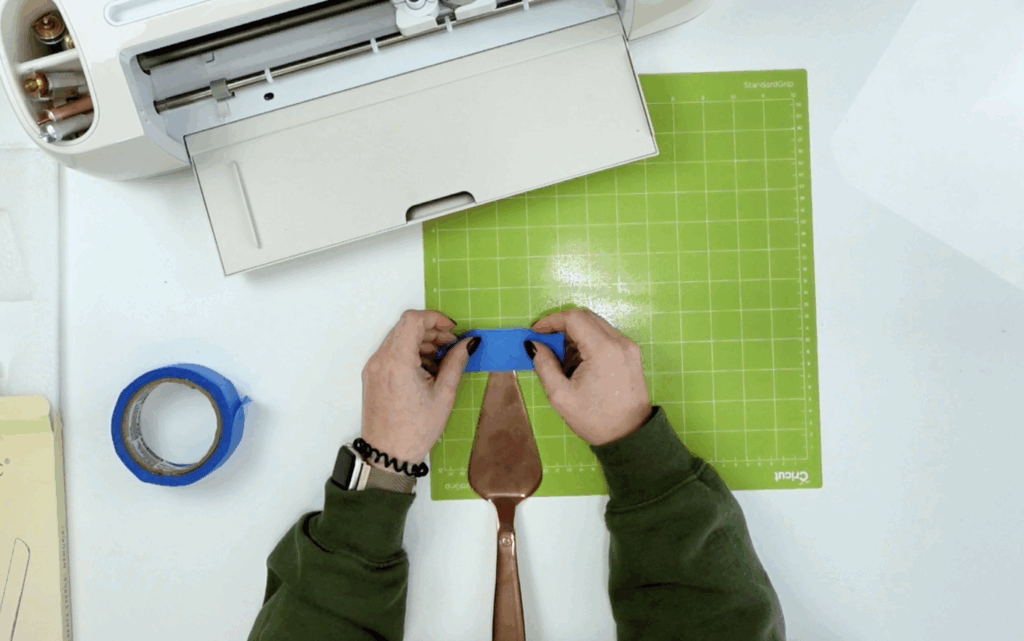 Engrave a Cake Server with Cricut | Step by Step Tutorial - Dinosaur Mama